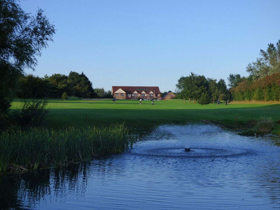 Grounds :: Outdoor Wedding venue Swindon | Wrag Barn Golf Club, Wiltshire